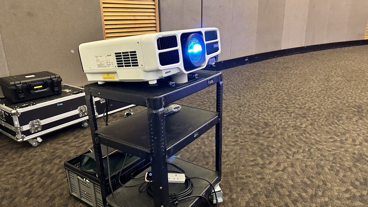 Renting A Projector For Virtual Backgrounds In Video Shooting: A Cost ...